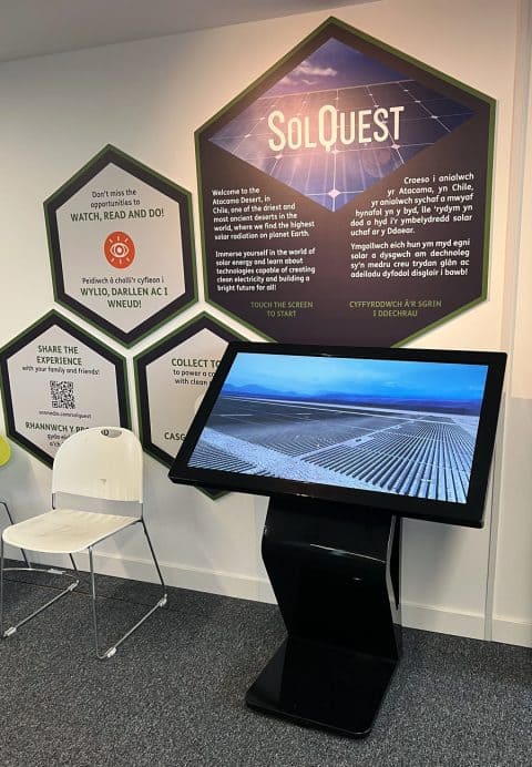 43″ Freestanding Kiosk – Techniquest - blackbox-av