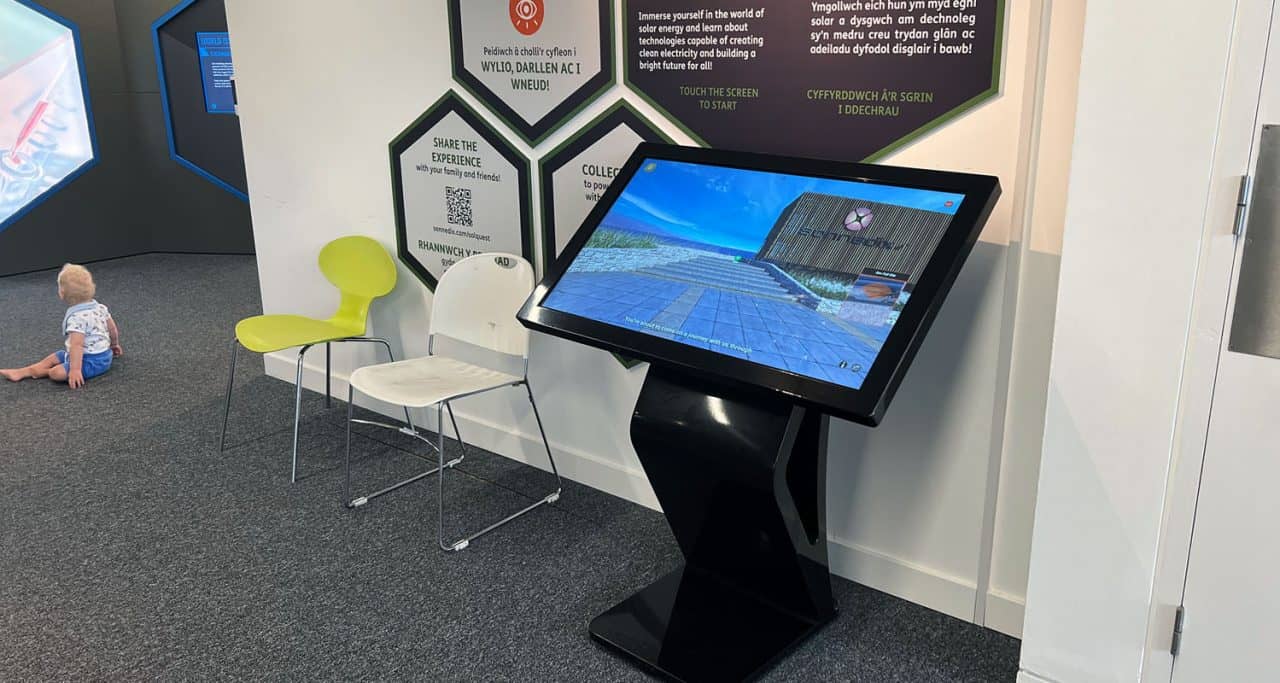 43″ Freestanding Kiosk – Techniquest - blackbox-av