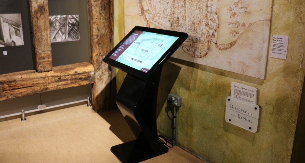 32″ Kiosk & Lightbox 3 – Hull and East Riding Museum - blackbox-av